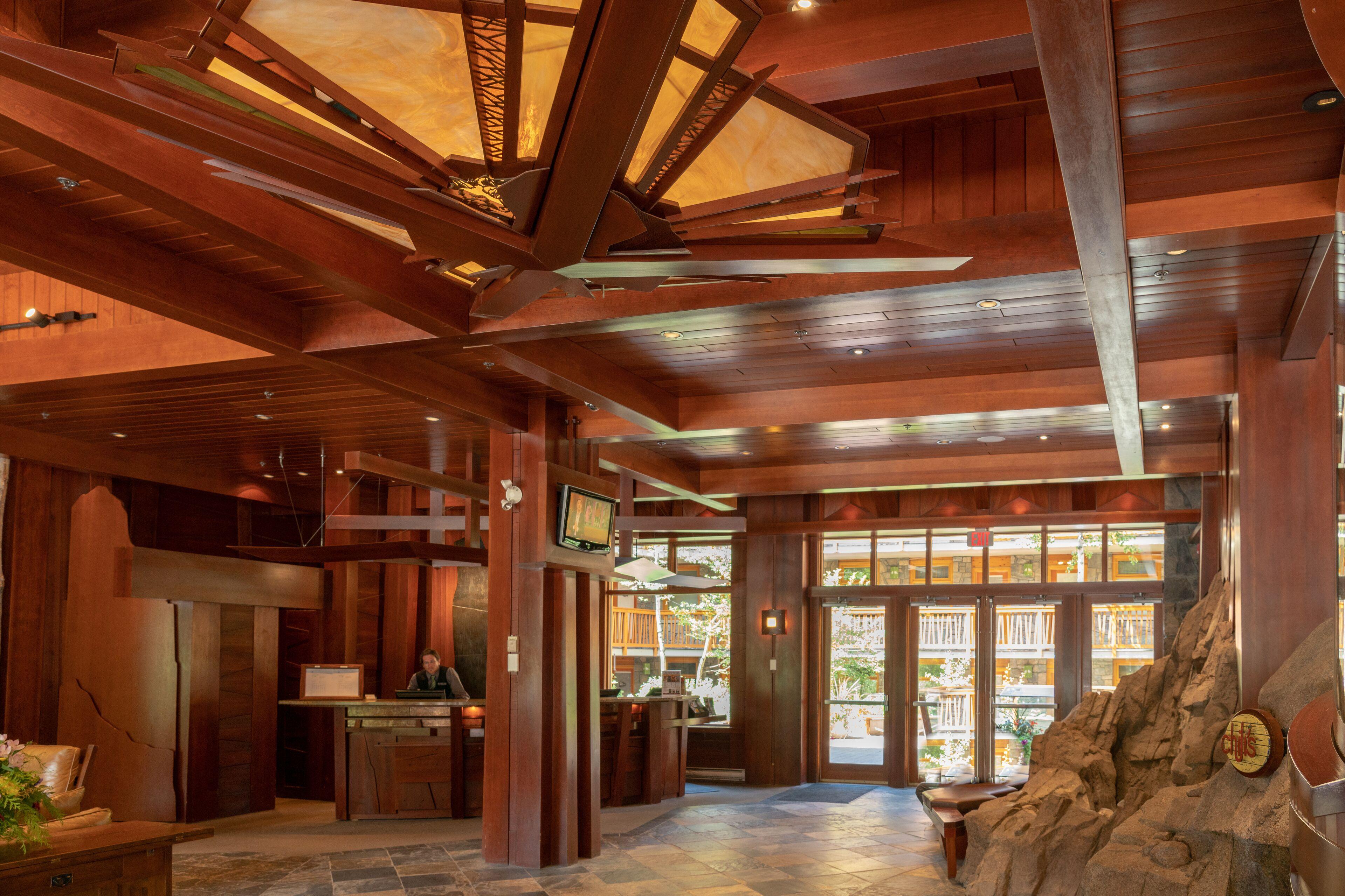 FOX HOTEL AND SUITES | ⋆⋆⋆ | BANFF, CANADA | SEASON DEALS FROM $243