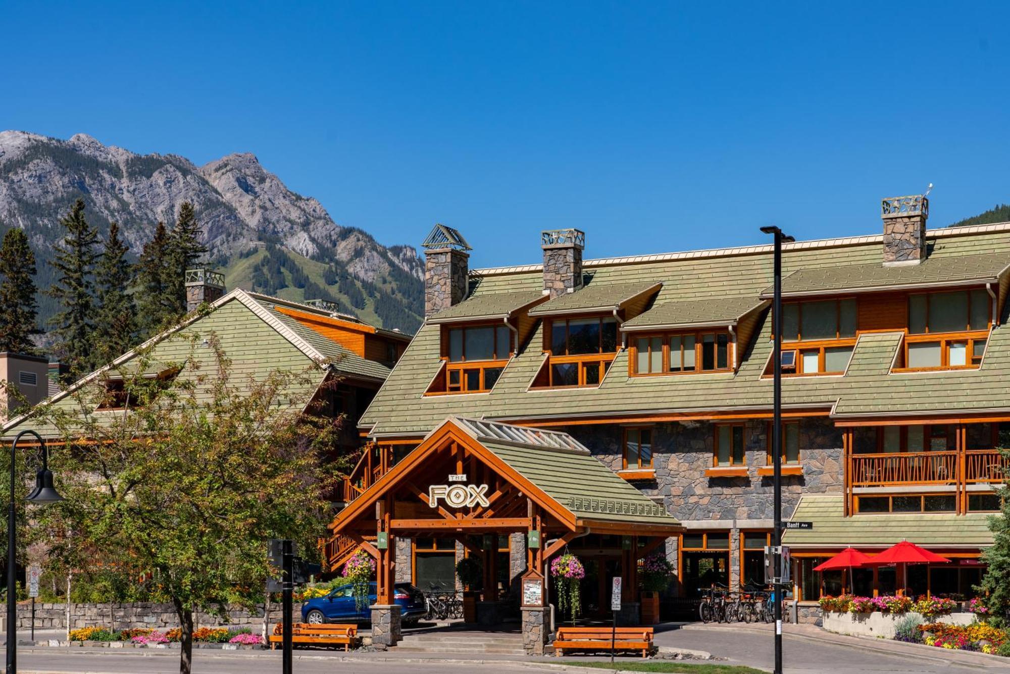 FOX HOTEL AND SUITES | ⋆⋆⋆ | BANFF, CANADA | SEASON DEALS FROM $243