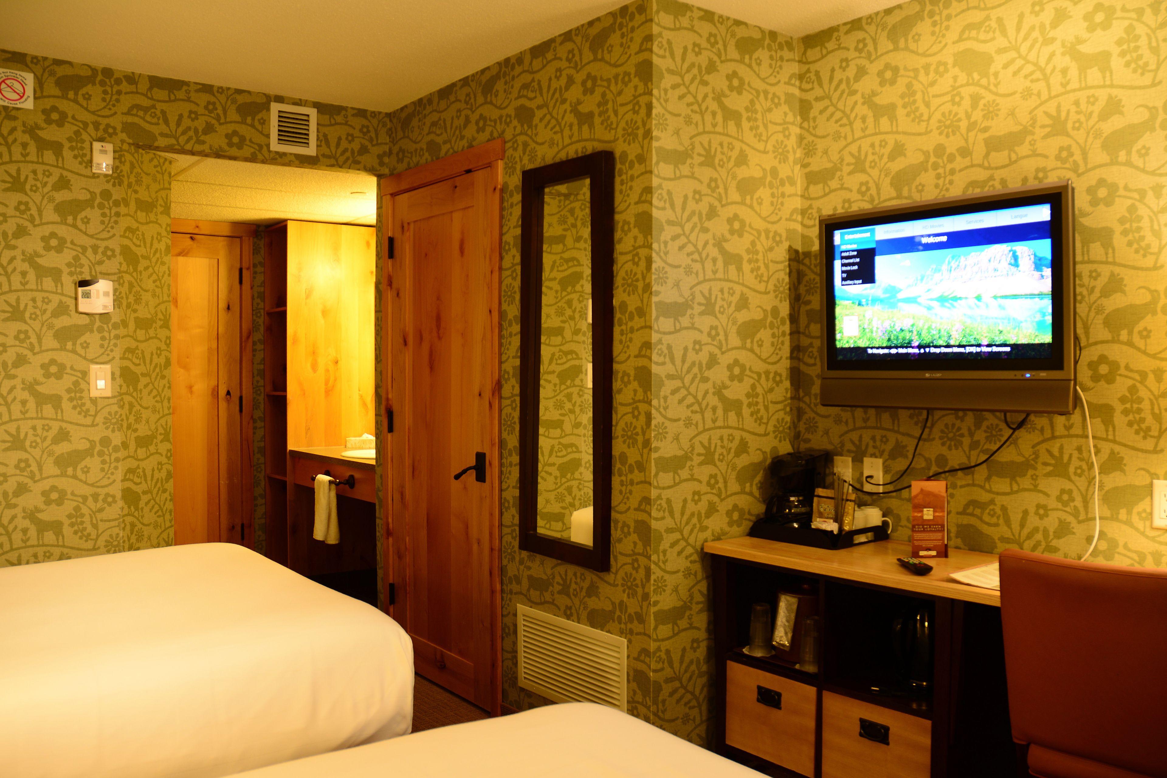 FOX HOTEL AND SUITES | ⋆⋆⋆ | BANFF, CANADA | SEASON DEALS FROM $243