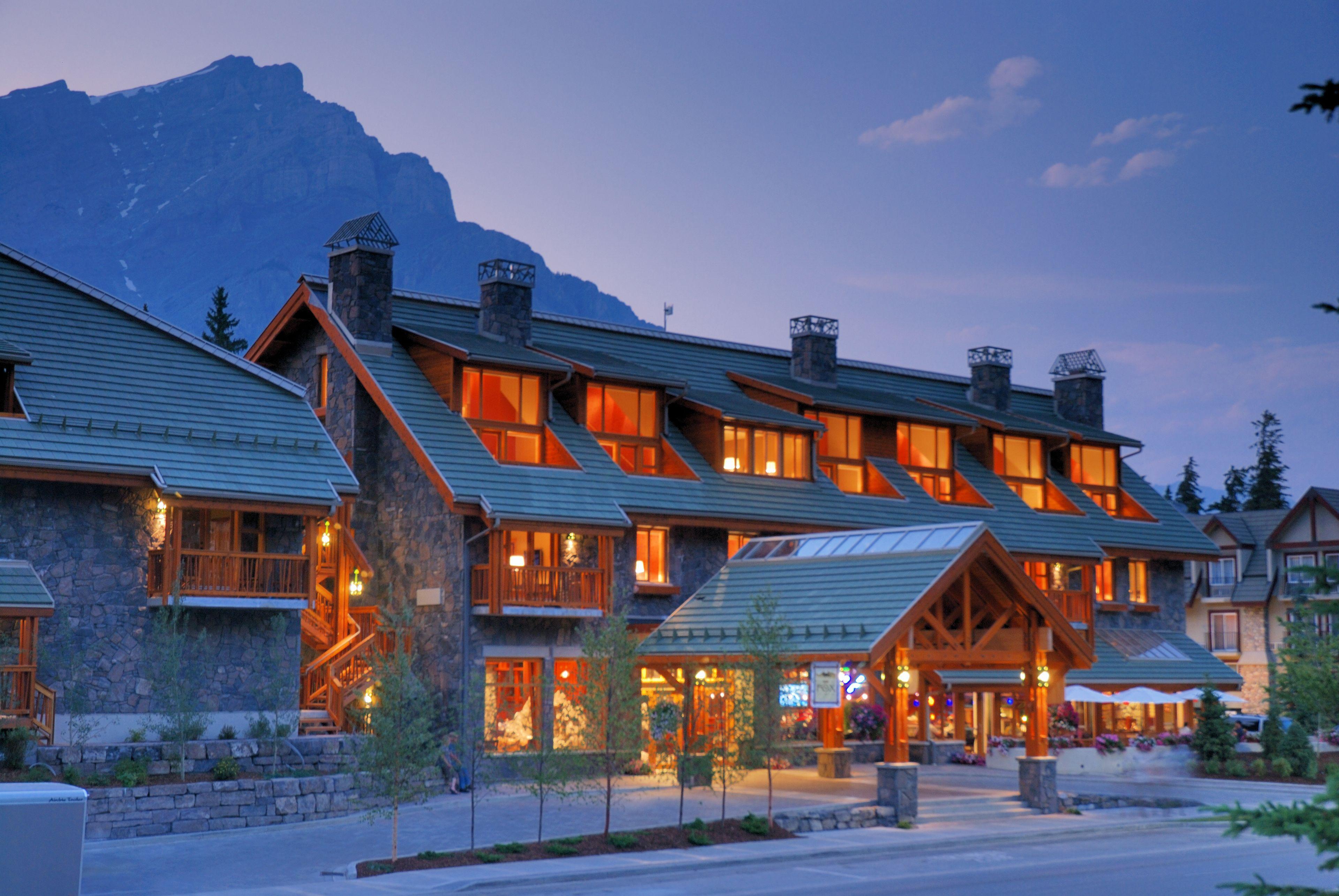 FOX HOTEL AND SUITES | ⋆⋆⋆ | BANFF, CANADA | SEASON DEALS FROM $243