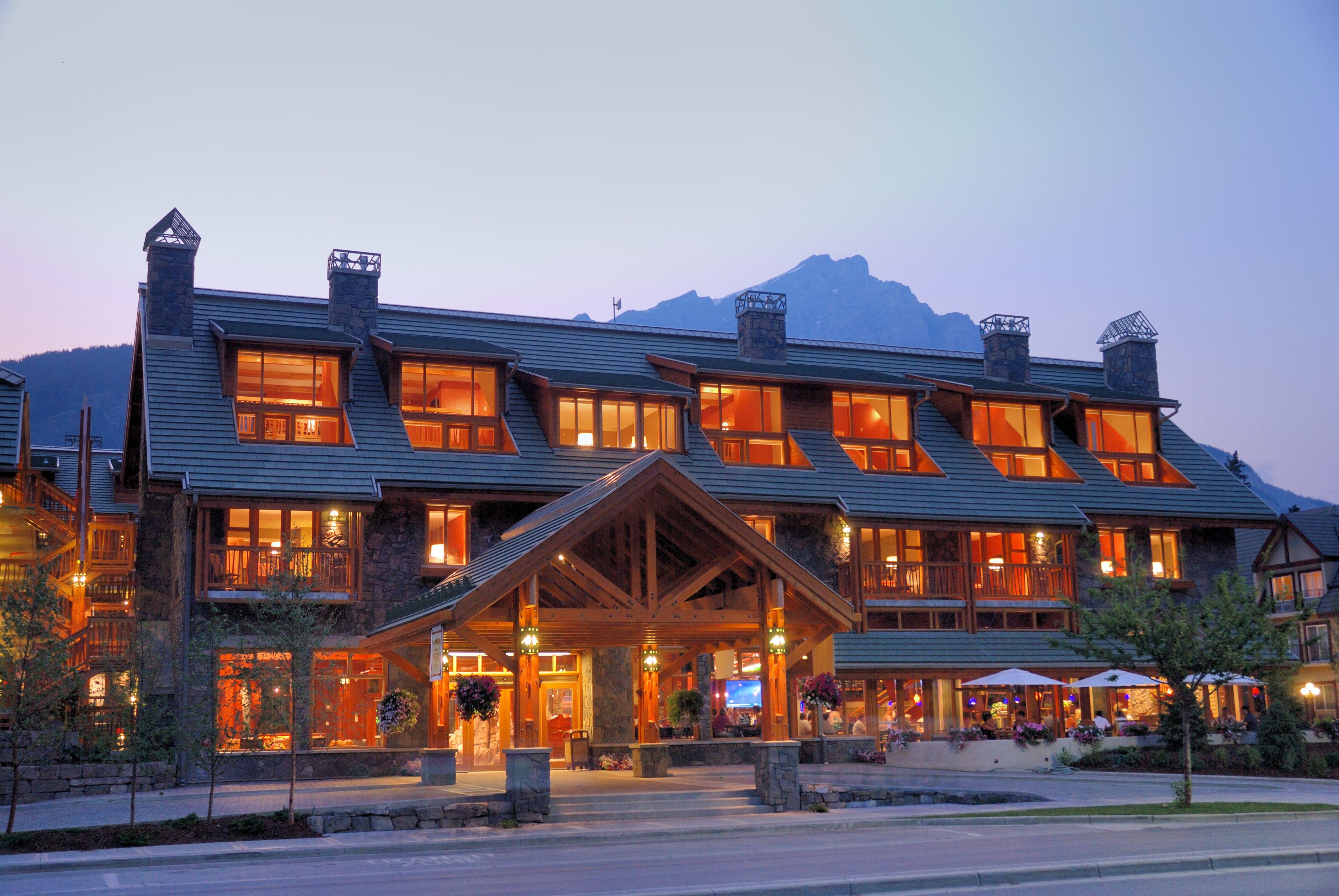 FOX HOTEL AND SUITES | ⋆⋆⋆ | BANFF, CANADA | SEASON DEALS FROM $243