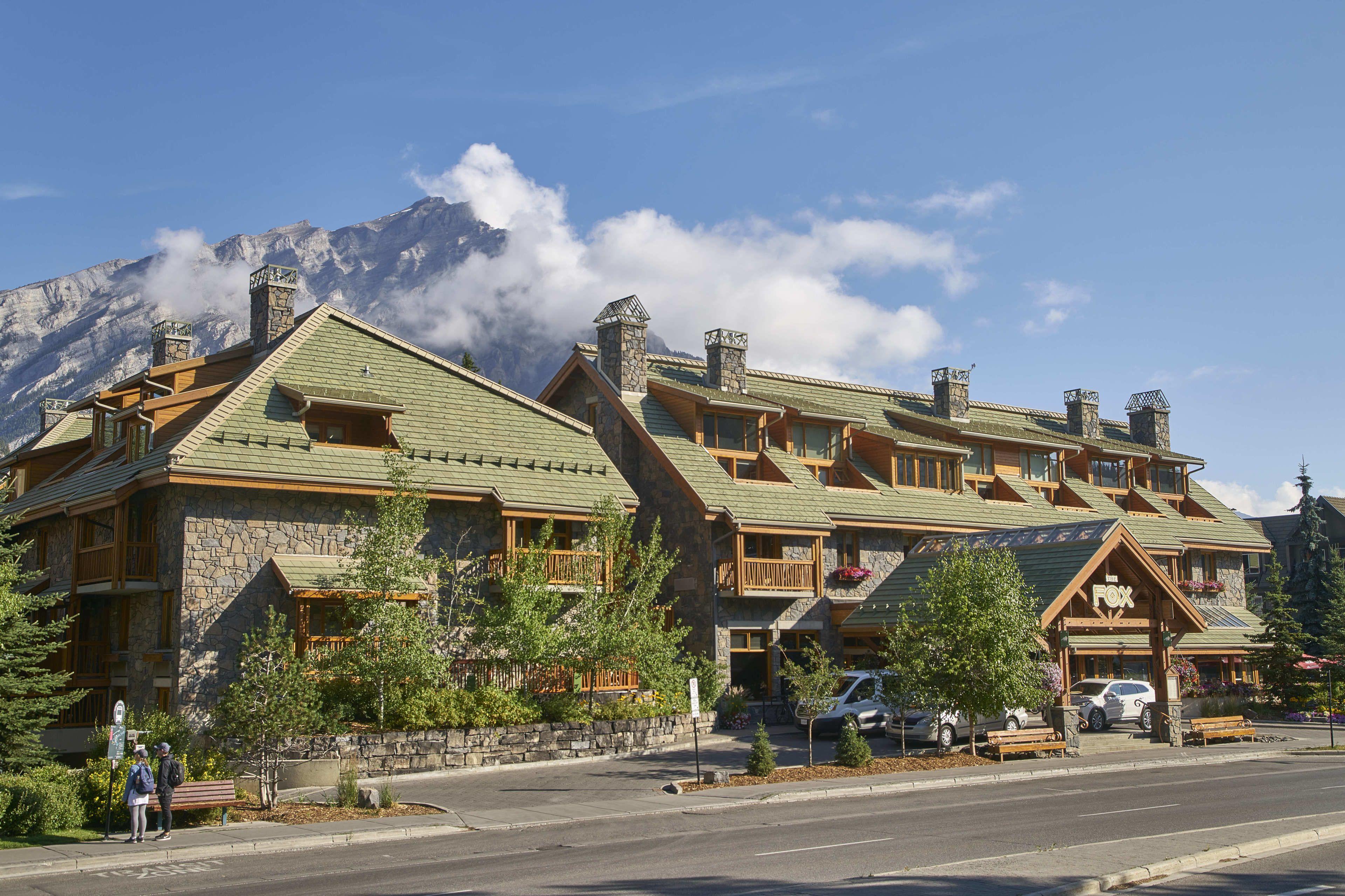 FOX HOTEL AND SUITES | ⋆⋆⋆ | BANFF, CANADA | SEASON DEALS FROM $243