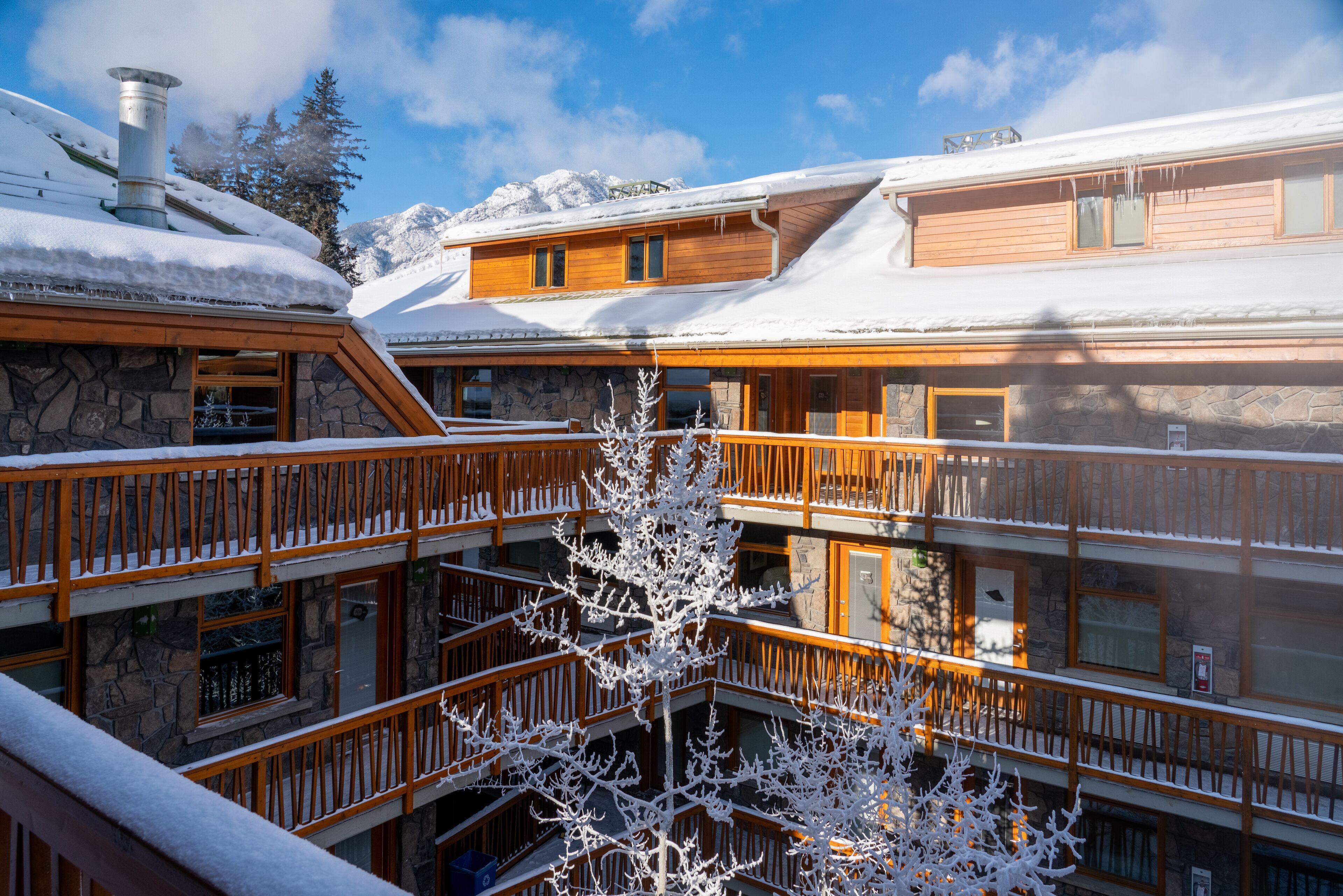 FOX HOTEL AND SUITES | ⋆⋆⋆ | BANFF, CANADA | SEASON DEALS FROM $243