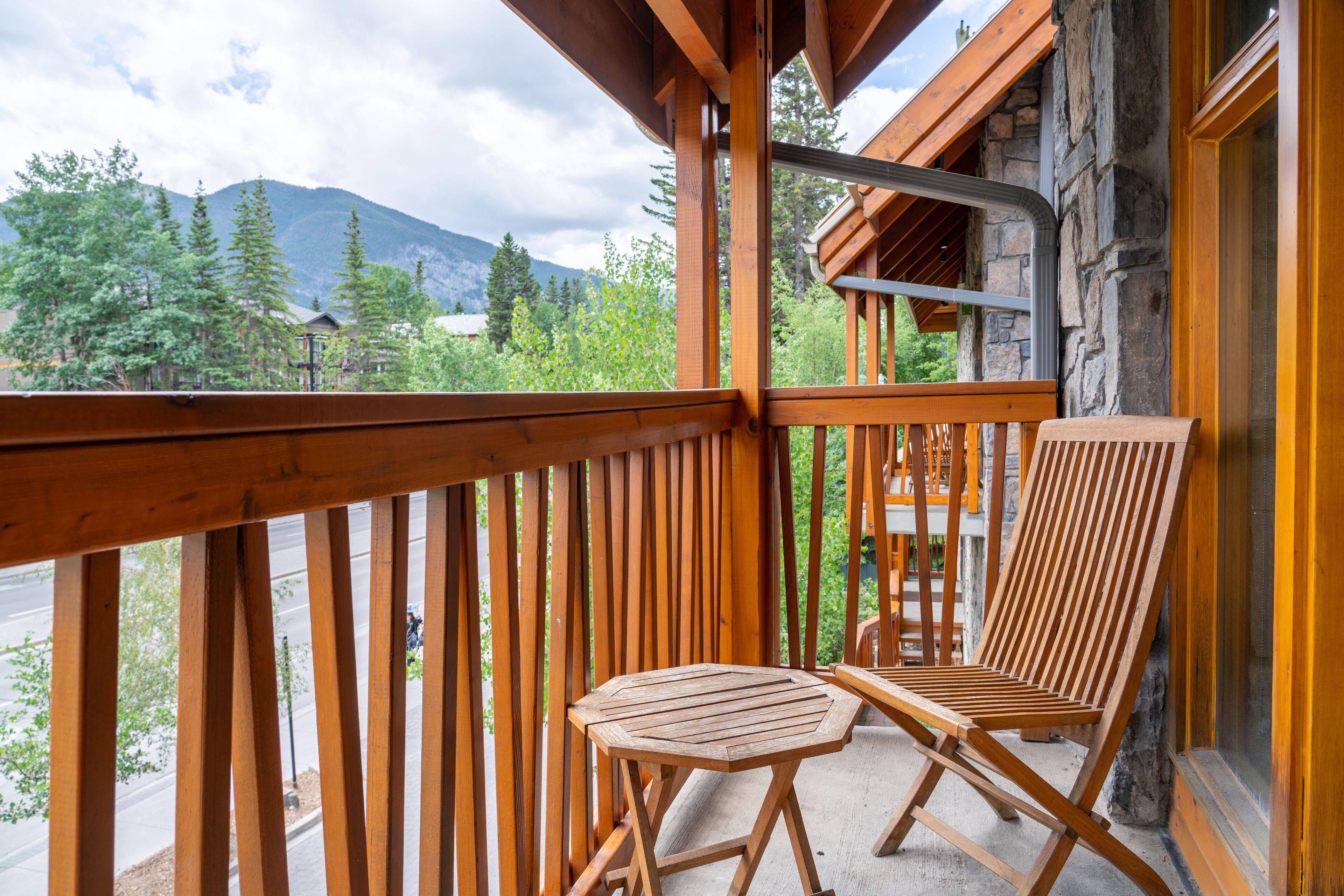 FOX HOTEL AND SUITES | ⋆⋆⋆ | BANFF, CANADA | SEASON DEALS FROM $243